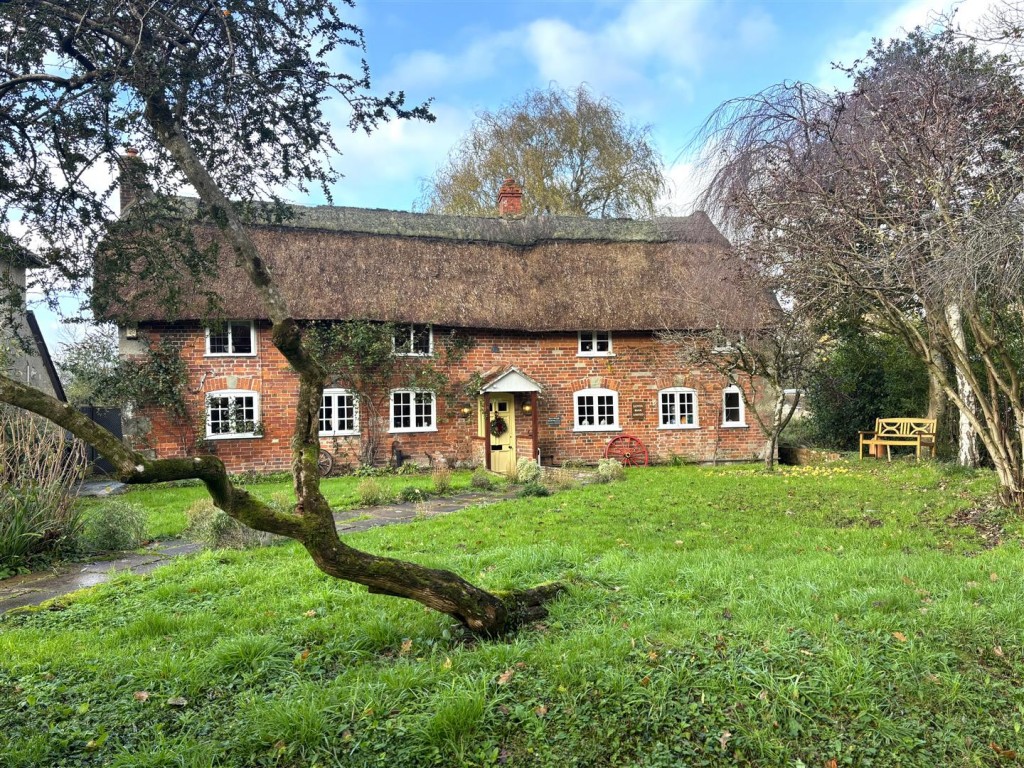 Church Walk, Motcombe, 3 bedroom, Cottage - Detached